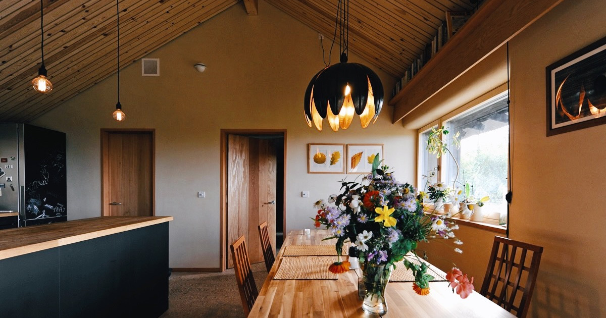 Living in a warm, cozy cocoon: 10 things we love about straw homes ...