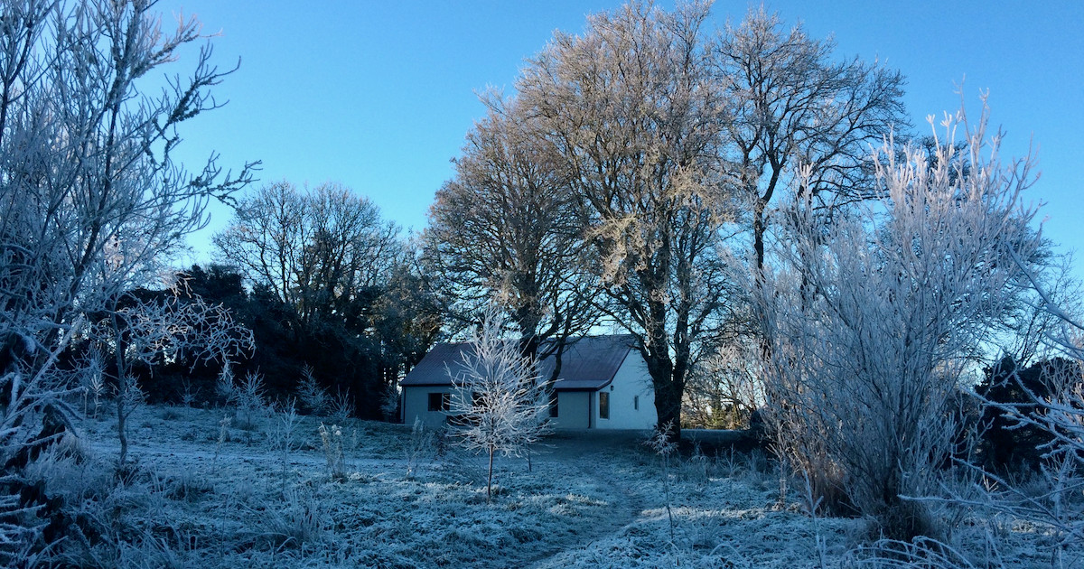 Satmya interview: Straw-built sanctuary heals both body and mind | EcoCocon | EcoCocon