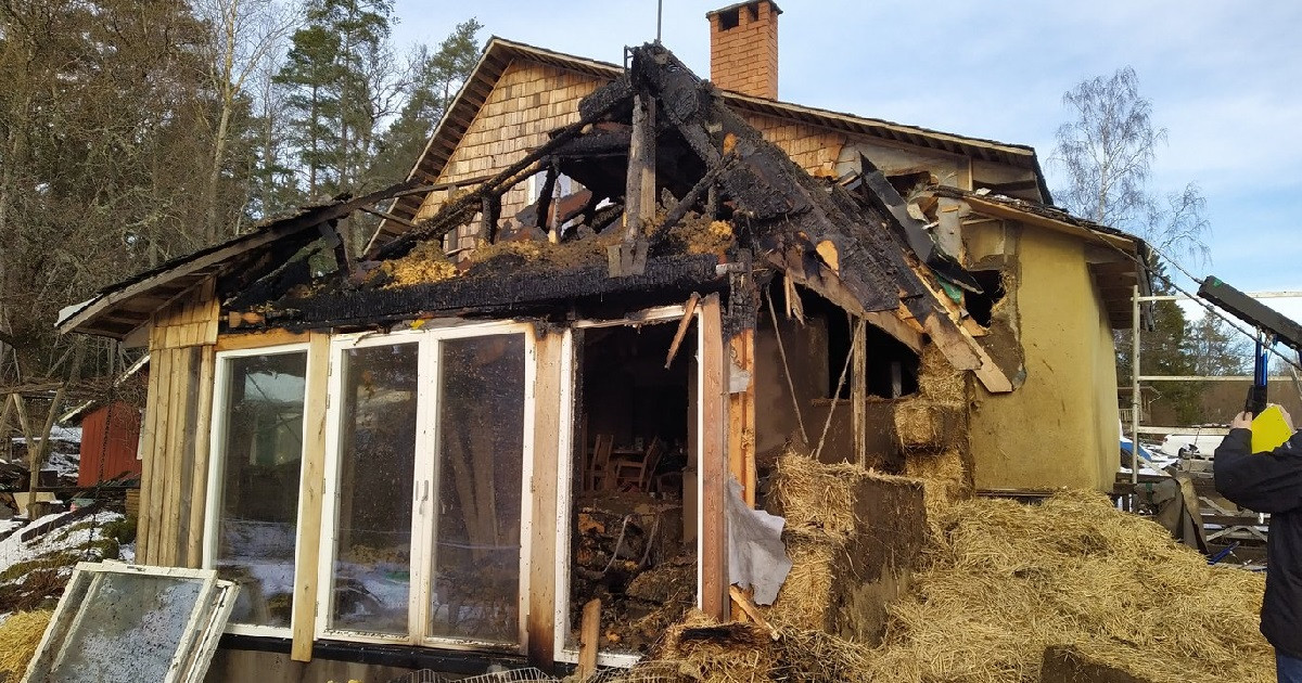 A trial by fire: Can a straw house survive a blaze? | EcoCocon | EcoCocon